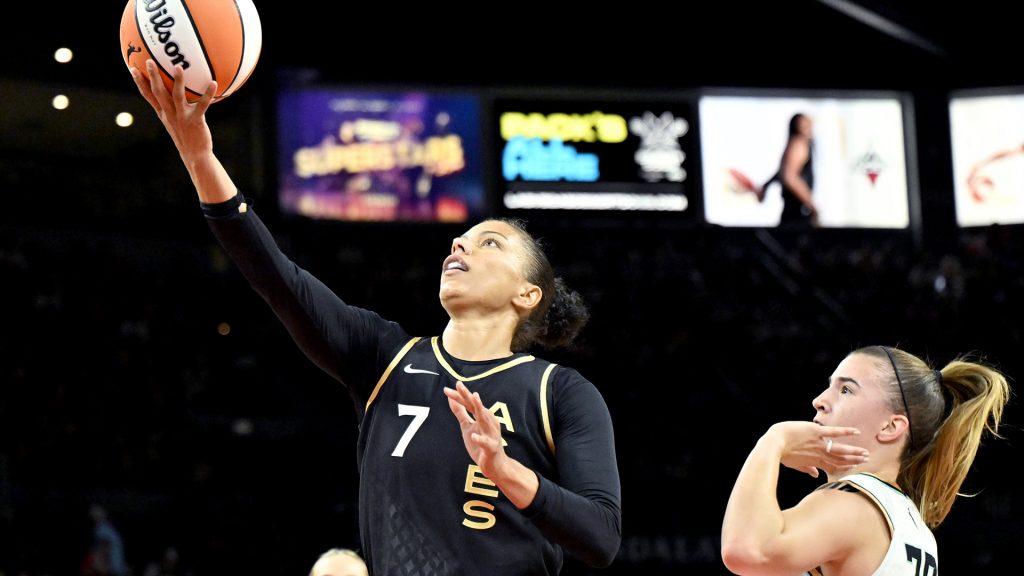 Photo Gallery: 6th Player of the Year Alysha Clark