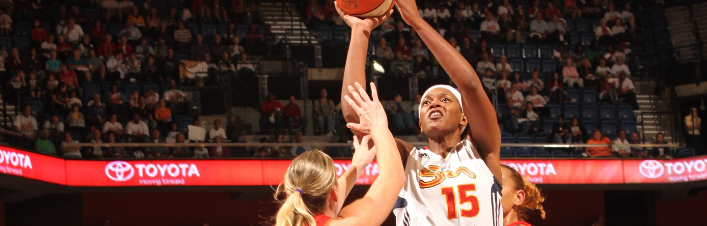 Lynx Sign Forward Asjha Jones