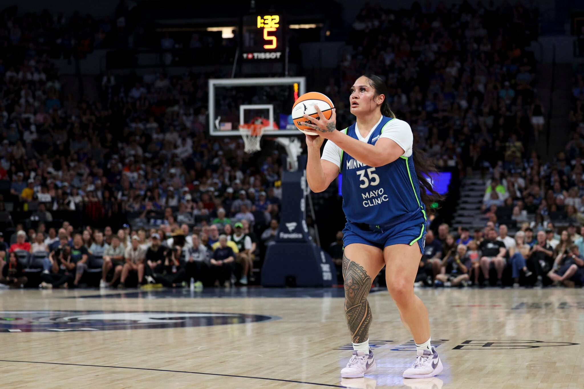 Lynx Waive Forward Alissa Pili