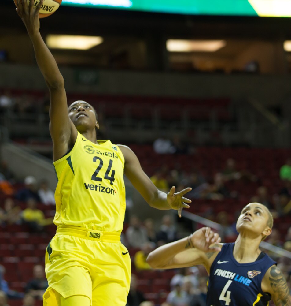 Fever vs. Storm (72-63 W)