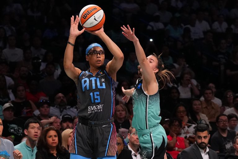 Allisha Gray continues career year with 25-point performance