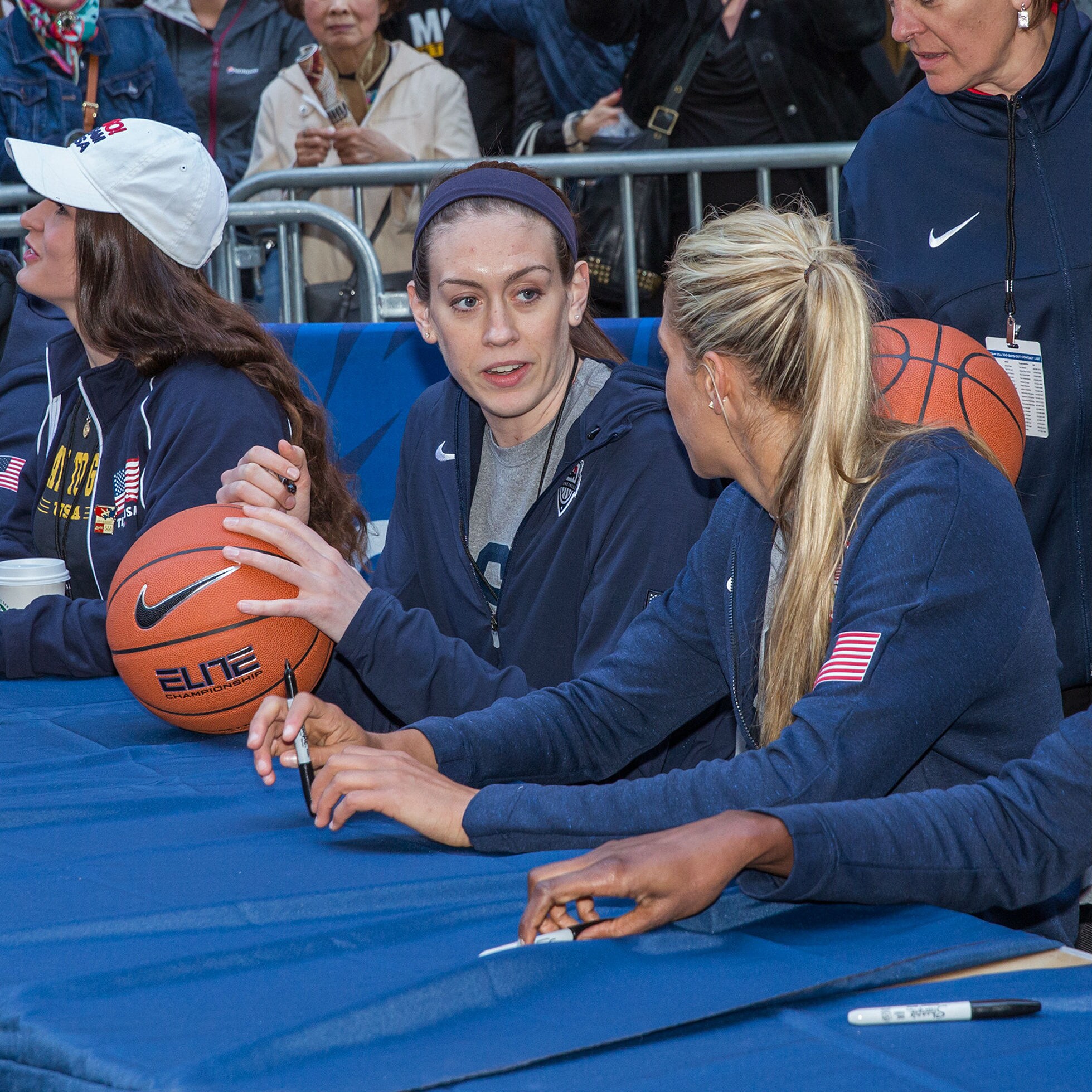 Stewart's 2016 In Photos: From NCAA Champion To Rookie of the Year - WNBA