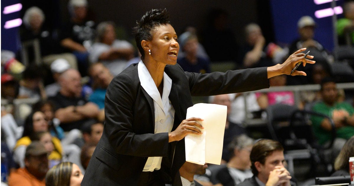 Vickie Johnson Honored at The Garden During Coaching Debut vs. Liberty ...