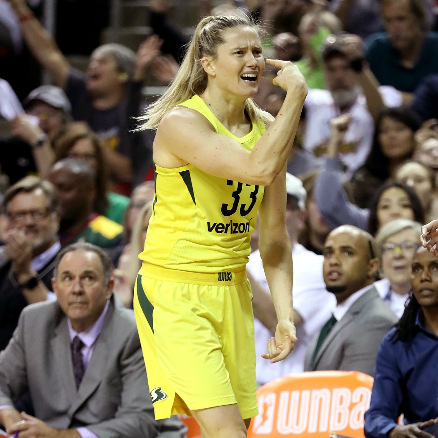 Best Photos From #WNBAFinals Game 1 - WNBA
