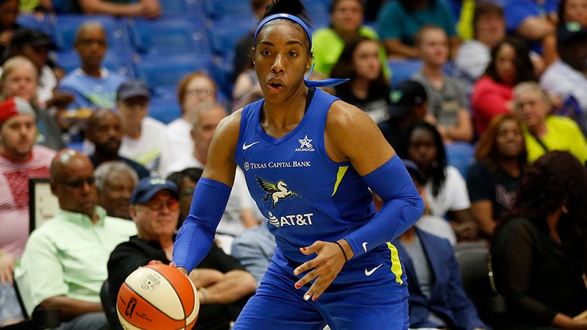 Kayla Thornton Scores 17 PTS, Leads Charge In Dallas Win