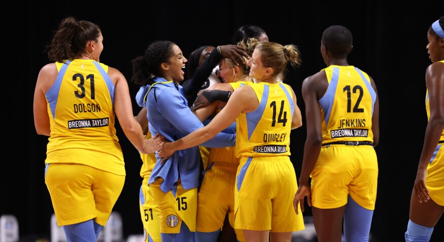 Sky's Courtney Vandersloot Dishes WNBA-Record 18 Assists In Win Over Fever