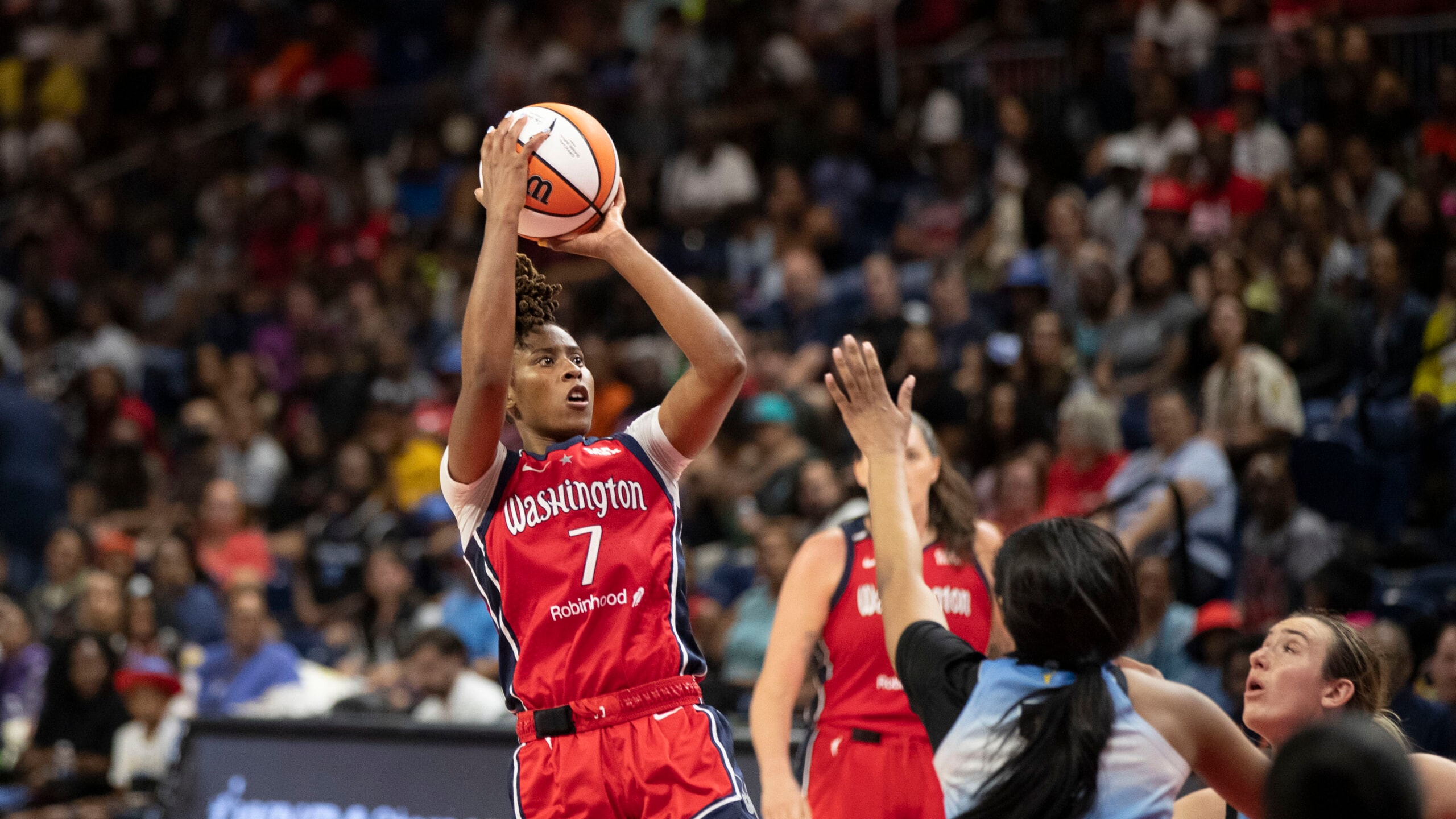 Chennedy Carter Stats, Height, Weight, Position, Draft Status and More ...